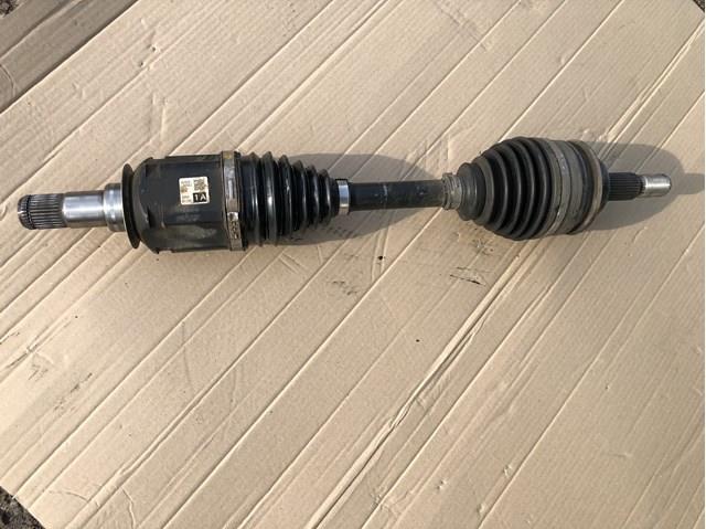 4343060082 Toyota полуось (привод передняя)