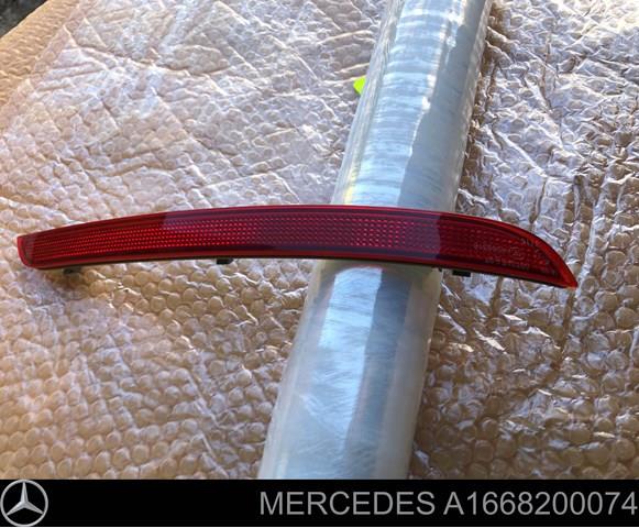 A1668200074 Mercedes катафот (отражатель заднего бампера левый)
