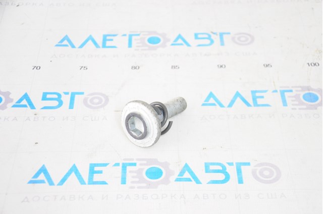 33406858534 BMW болт крепления передней шаровой опоры к цапфе