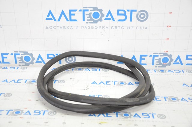 51767019779 BMW уплотнитель капота