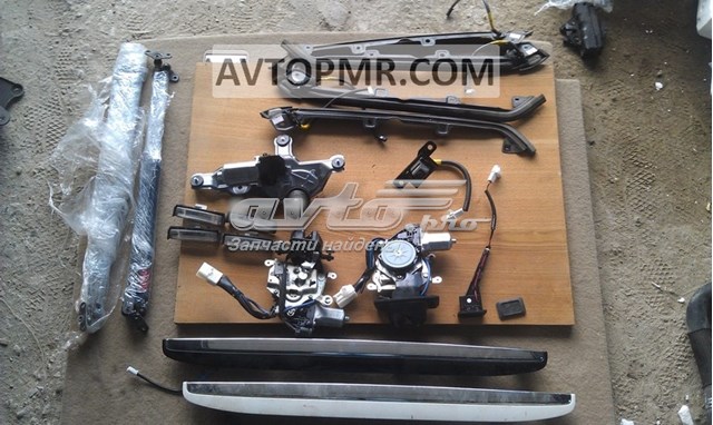 6935048030 Toyota замок багажника