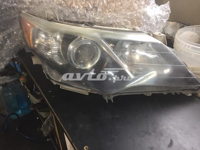 81110-06800 Toyota фара правая