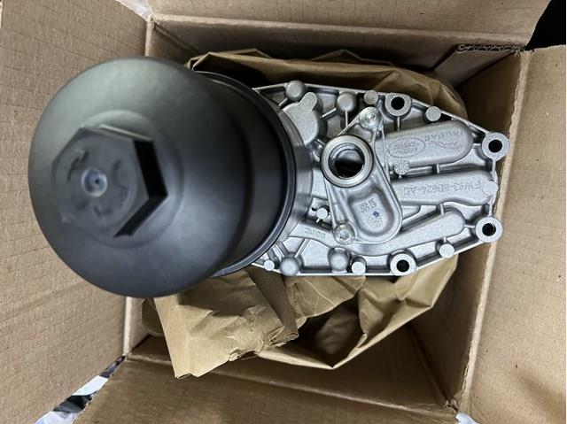 LR124259 Land Rover радиатор масляный (холодильник, под фильтром)