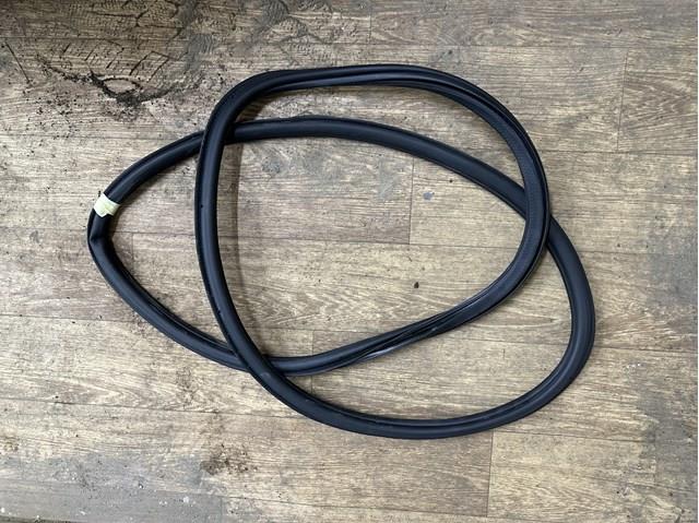 5E5867367 VAG ущільнювач задні ліві двері skoda octavia a7