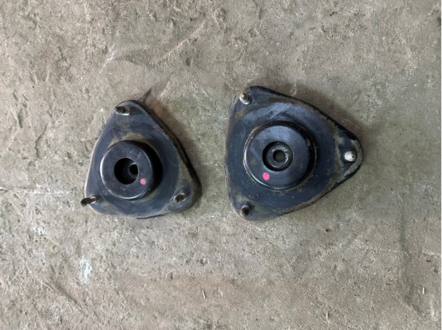 MR589877 Mitsubishi опора амортизатора переднего