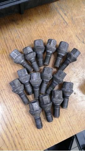 7703003008 Renault (RVI) колесный болт