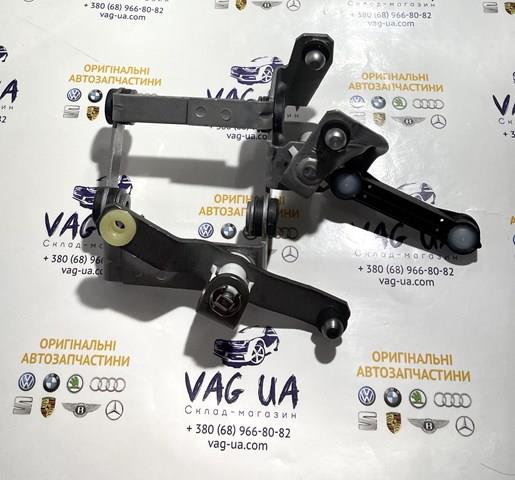1J0711729F VAG кронштейн кулисы кпп