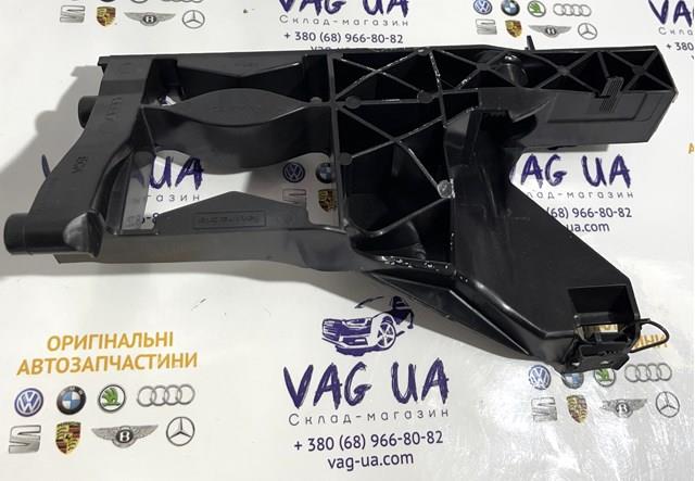 4G0805607 VAG кронштейн (адаптер крепления фары передней левой)