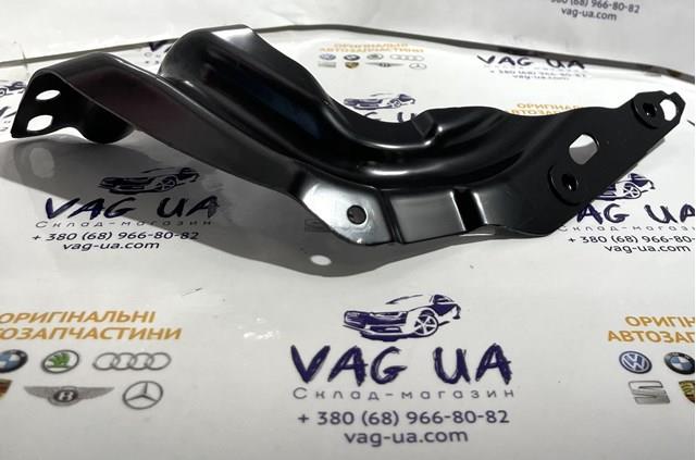 5NA821135C VAG Кронштейн крепления крыла переднего левого передний