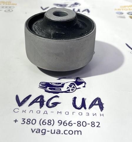 8S0407183B VAG сайлентблок переднего нижнего рычага