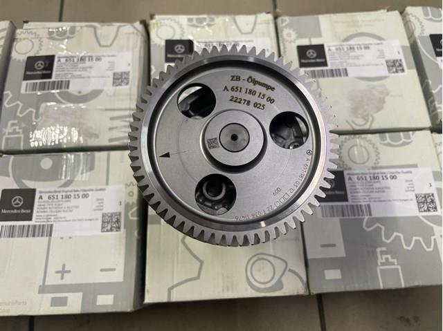 A6511801500 Mercedes насос масляный