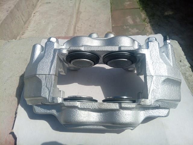 4773060350 Toyota суппорт тормозной передний правый