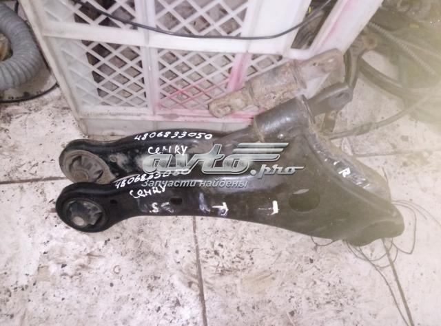 4806833050 Toyota правый рычаг передней нижней подвески