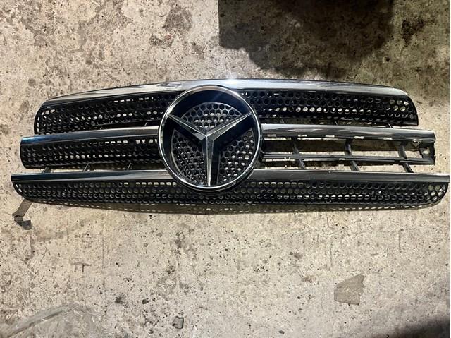 A1638800185 Mercedes решетка радиатора