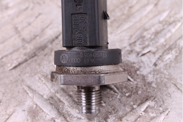 06J906051B VAG датчик давления топлива