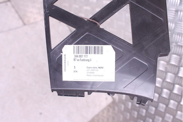 Направляющая переднего бампера левая на Volkswagen Passat B7, 362 седан ...