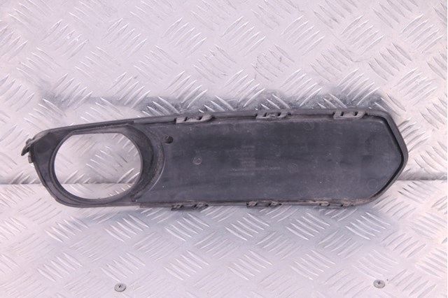 51117245869 BMW заглушка (решетка противотуманных фар бампера переднего