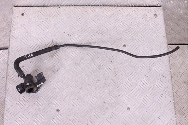 8K0121081AH VAG шланг расширительного бачка верхний