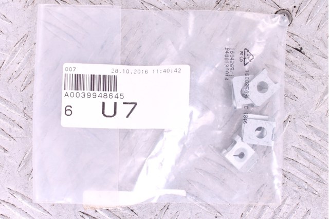 0039948645 Mercedes скоба