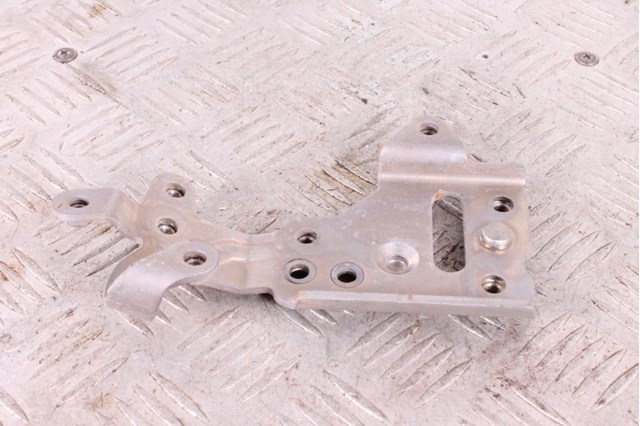 A2760701640 Mercedes кронштейн