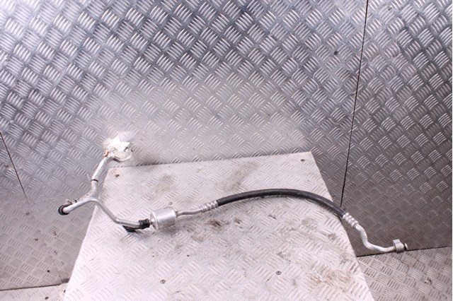 LR013861 Land Rover трубопровод