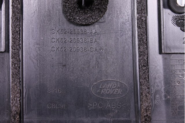 LR038863 Land Rover молдинг двери передней правой