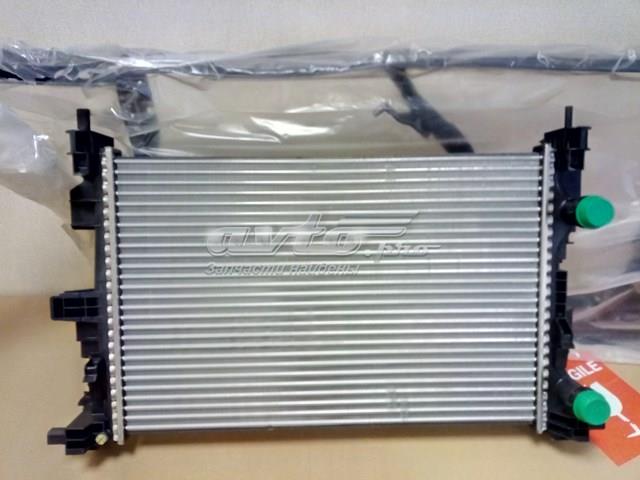 68247208AA Chrysler радиатор