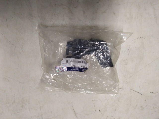 839304H000 Hyundai/Kia ролик двери боковой (сдвижной левый центральный)