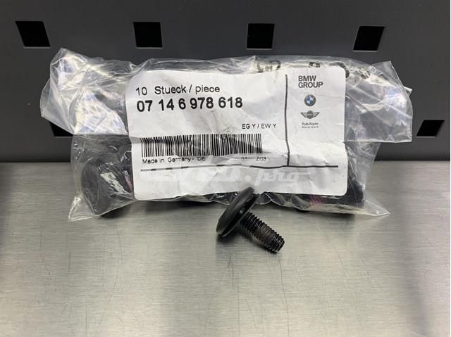 07146978618 BMW гвинтxm6x18 e90/f30