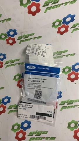 AT4Z9E936A Ford прокладка дроссельной заслонки