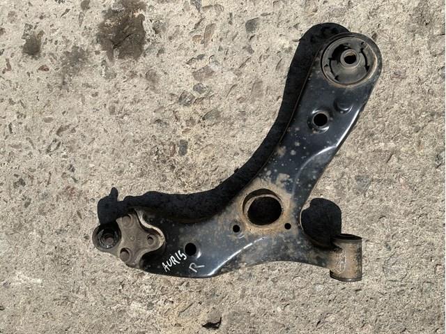 4806812300 Toyota рычаг передней подвески нижний правый