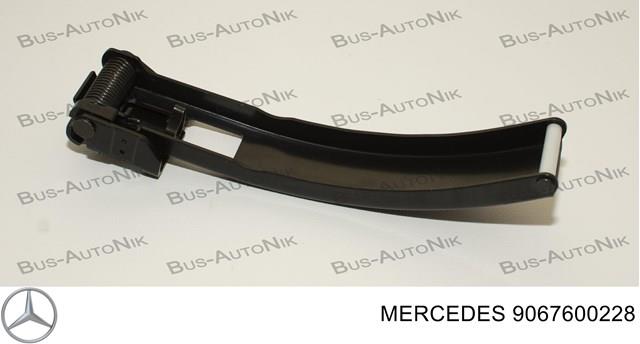 9067600228 Mercedes ограничитель открывания двери багажного отсека (фургон)