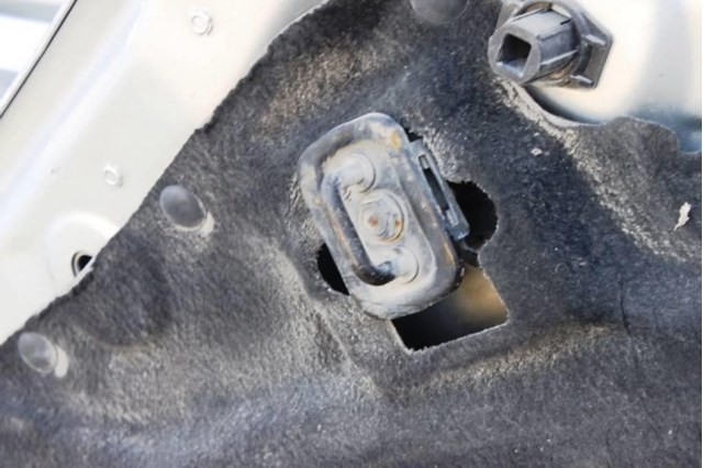 Капот на Mercedes S (W221)