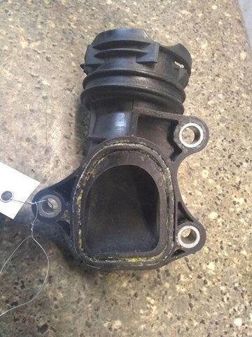 A2762000156 Mercedes патрубок системи охолодження