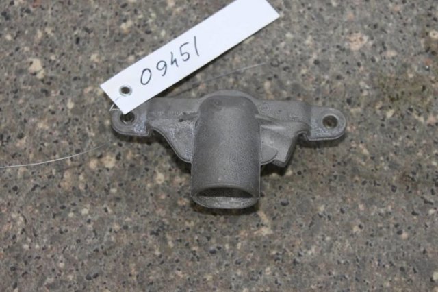 A6420100131 Mercedes | Фланец маслоотделителя системы вентиляции ...