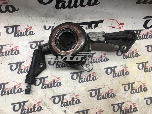 Рабочий цилиндр сцепления в сборе с выжимным подшипником на Mercedes