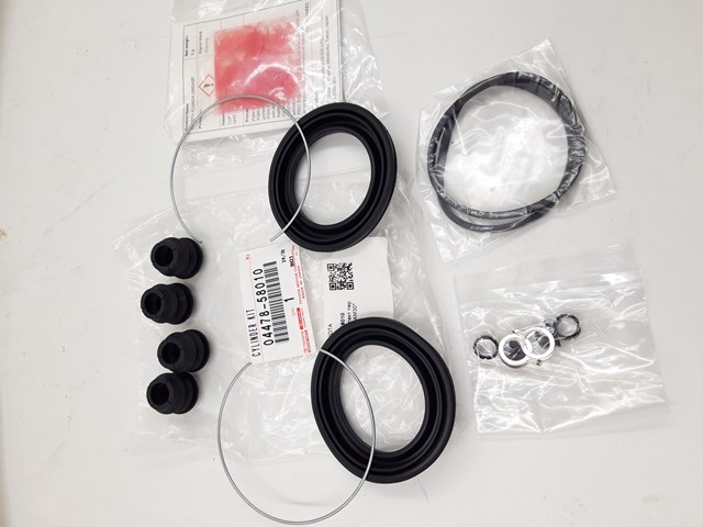 0447858010 Toyota ремкомплект суппорта тормозного переднего