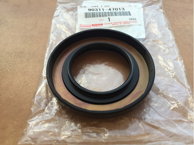 9031147013 Toyota сальник полуоси переднего моста