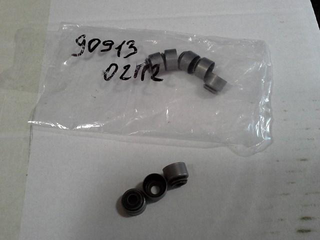 9091302112 Toyota сальник клапана (маслосъёмный выпускного)