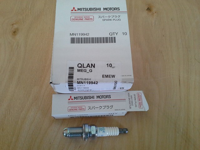 MN119942 Mitsubishi свеча