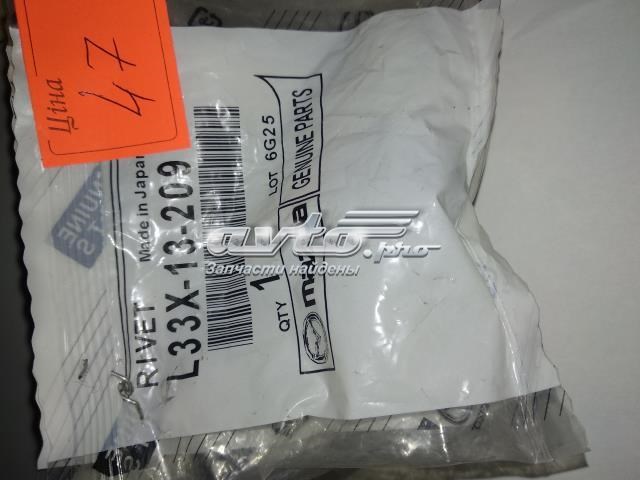 L33X13209 Mazda пистон (клип крепления подкрылка переднего крыла)