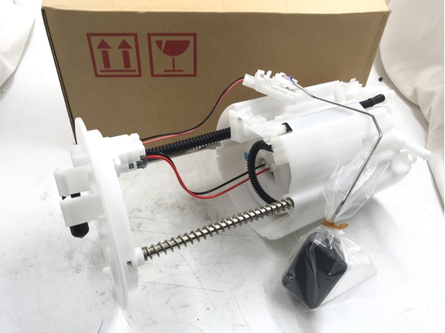 Модуль топливного насоса с датчиком уровня топлива на Mitsubishi ...