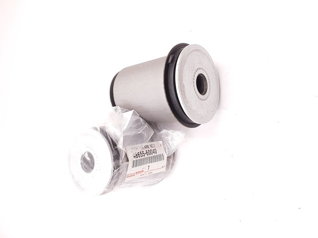 4865560040 Toyota сайлентблок нижнего переднего рычага