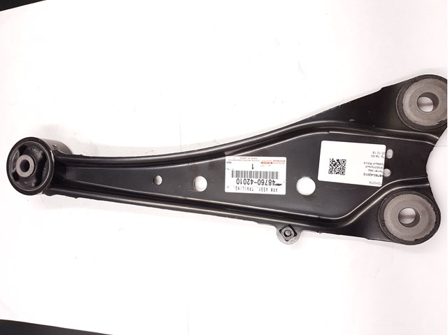 4876042010 Toyota рычаг (тяга задней подвески продольный нижний правый)