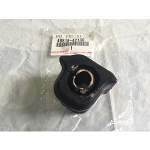 4881542130 Toyota втулка стабилизатора переднего левая