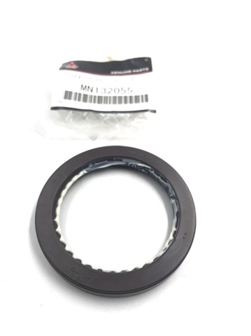 MN132055 Mitsubishi сальник хвостовика редуктора заднего моста