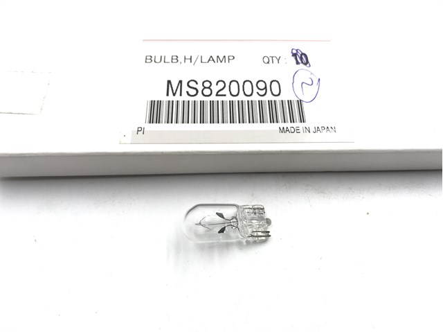 MS820090 Mitsubishi лампочка указателя поворота (Патрон W2,1x9.5d