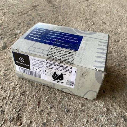 A0004208200 Mercedes колодки тормозные задние дисковые