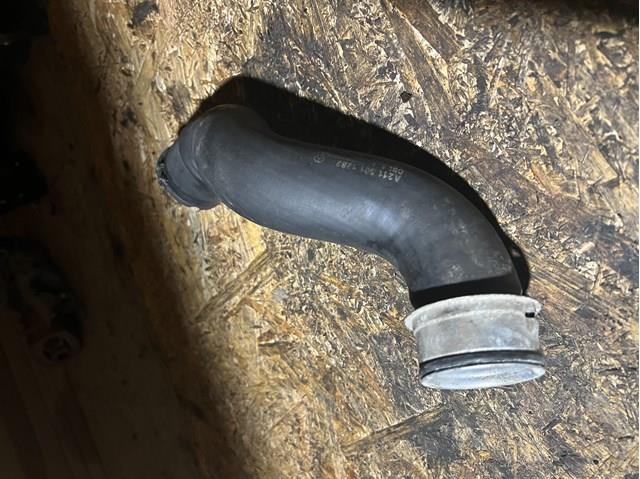 2115011282 Mercedes шланг (патрубок радиатора охлаждения нижний)