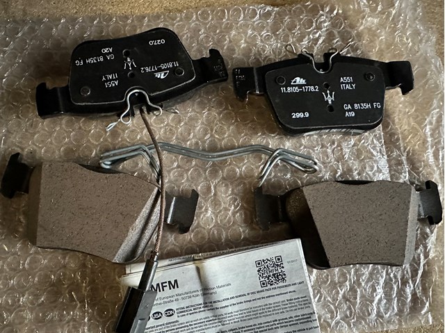 980156042 Maserati колодки тормозные задние дисковые